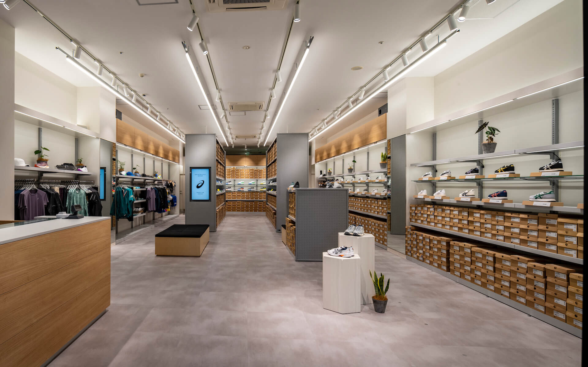 asics FACTORY OUTLET Makuhari | Vakel by LARGO | 店舗設計・空間デザイン・内装施工 | 美容室 ...